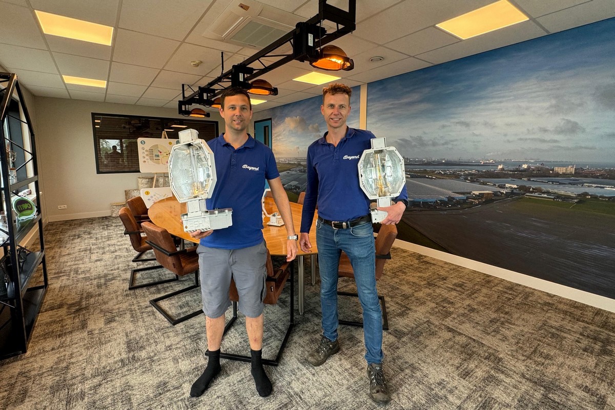 Beyond Chrysant finds a special new use for old Sont-T lamps