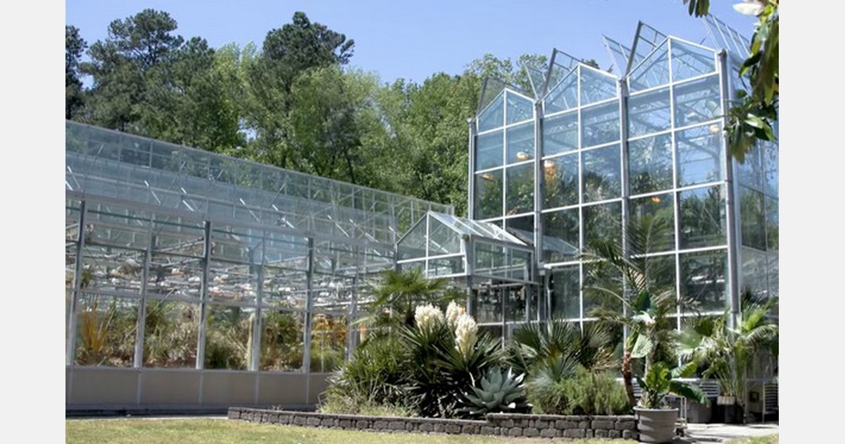 US (SC): Tour the Duke University greenhouse