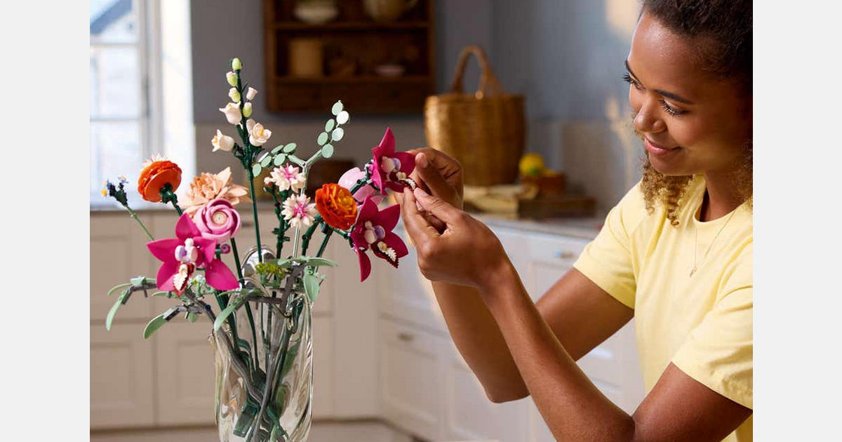 Four new botanical sets available from Lego