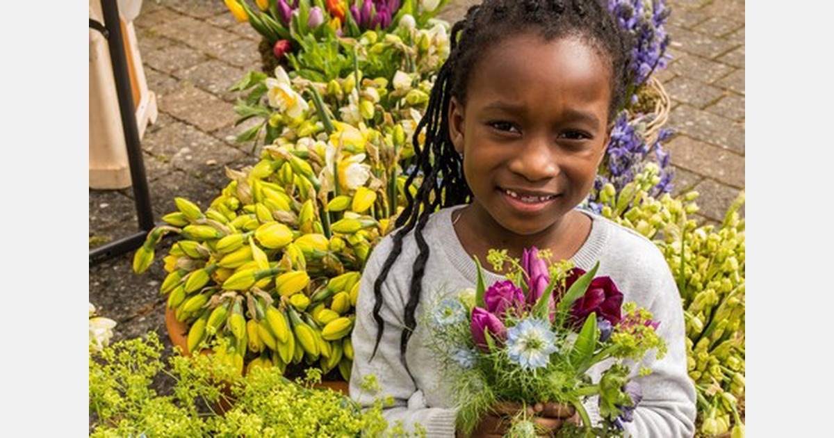 UK: Rundown park comes to life after flower drive