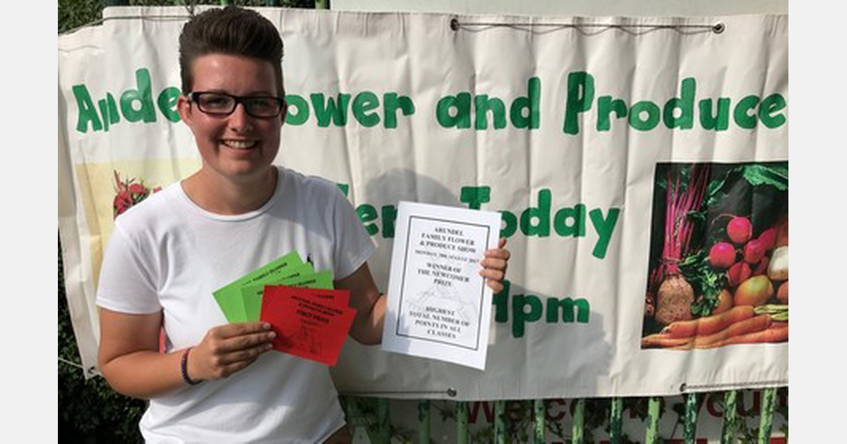 UK: Leah Jones wins ‘Best Newcomer’ at Arundel Flower Show