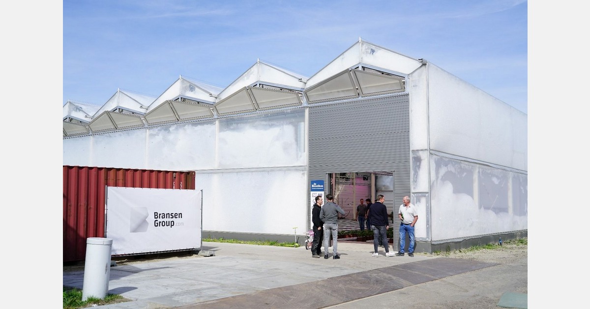 Bubble greenhouse in operation: switchable cavity wall insulation tested