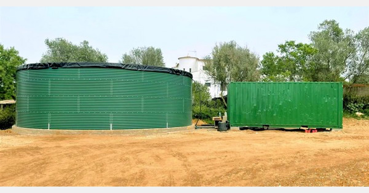 Fully coated water tank in disguise