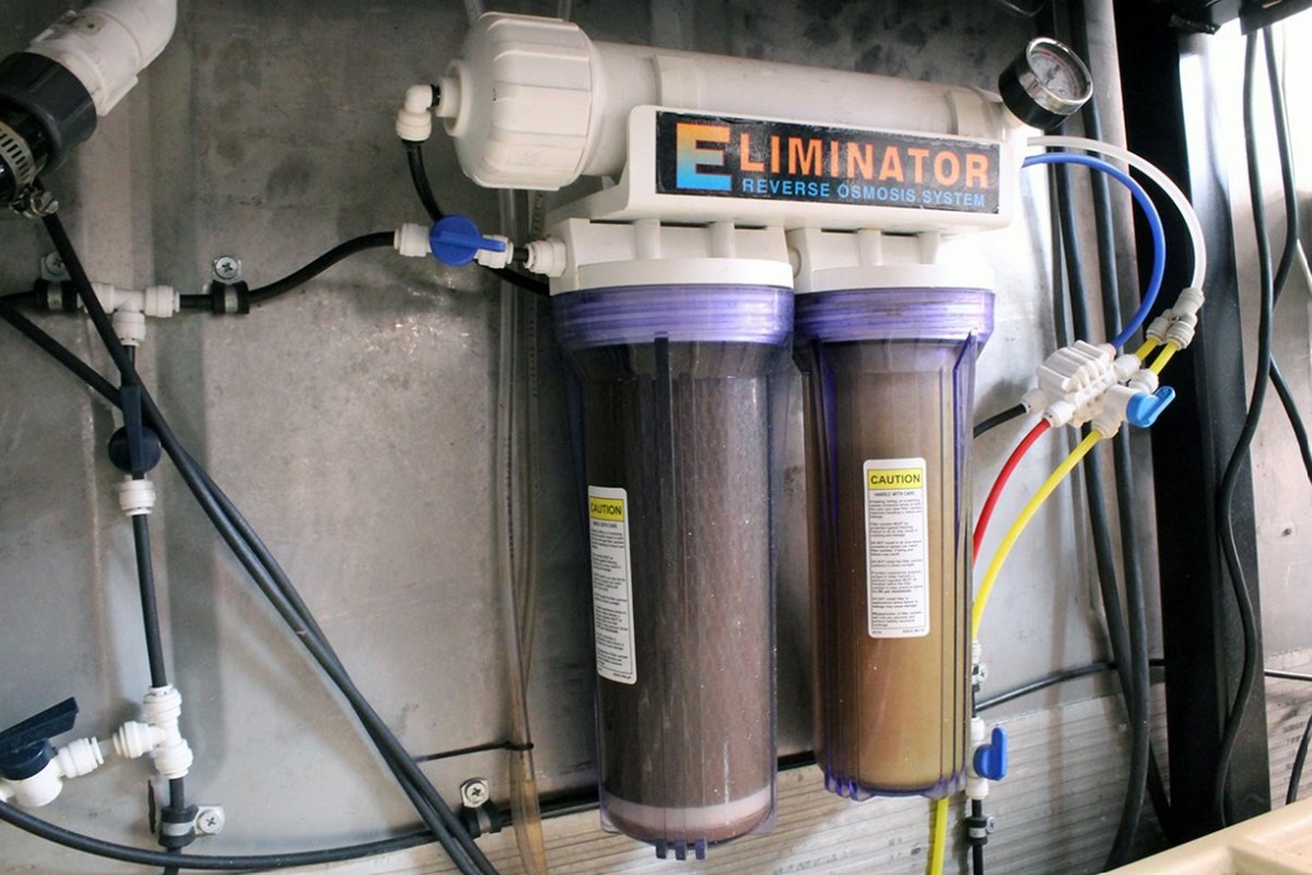 How does a reverse osmosis system work?
