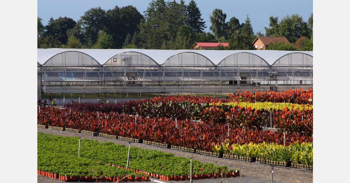 Installing a double poly greenhouse inflation blower